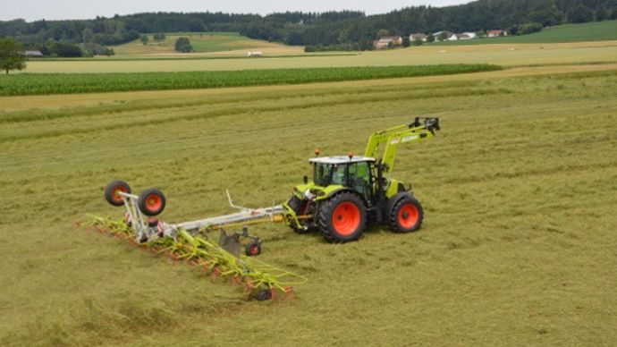 Faneuse Claas Volto 1300T Max Spread et faneuses portées Volto 80 et 60