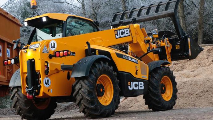 JCB : Plus de confort et d’espace en cabine