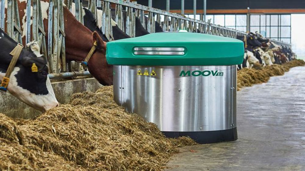 Alimentation : Un robot repousse-fourrages intelligent chez Joz