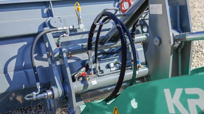 Manutention : Kramer adapte une attache automatique hydraulique