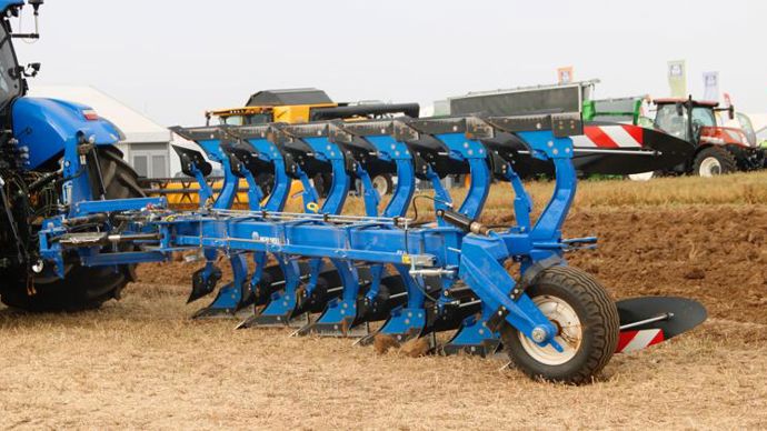 New Holland : Des charrues au catalogue