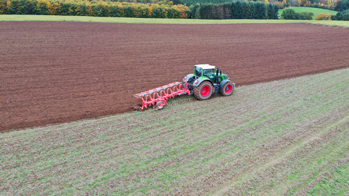 La charrue portée Unico M6 embarque 6 corps chez Maschio Gaspardo