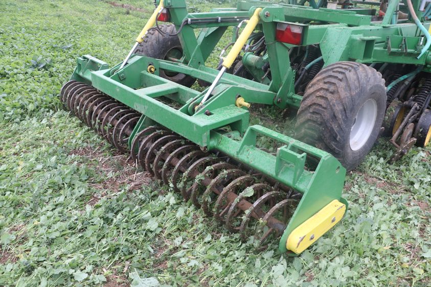 Travail du sol et semis : "J'ai complètement retravaillé mon semoir ...