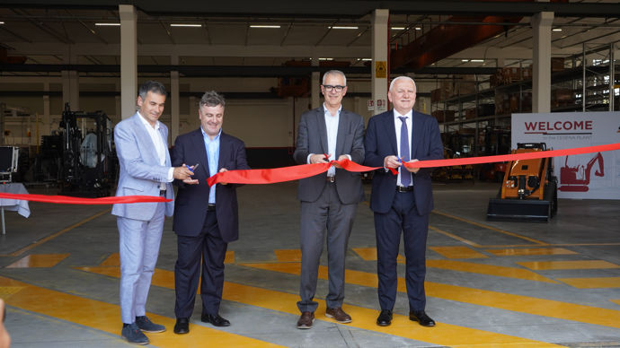 CNH ouvre une nouvelle usine de mini-pelles en Italie