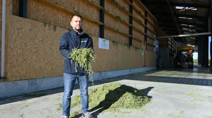 Céréaliers et éleveurs coopèrent pour sécher la luzerne