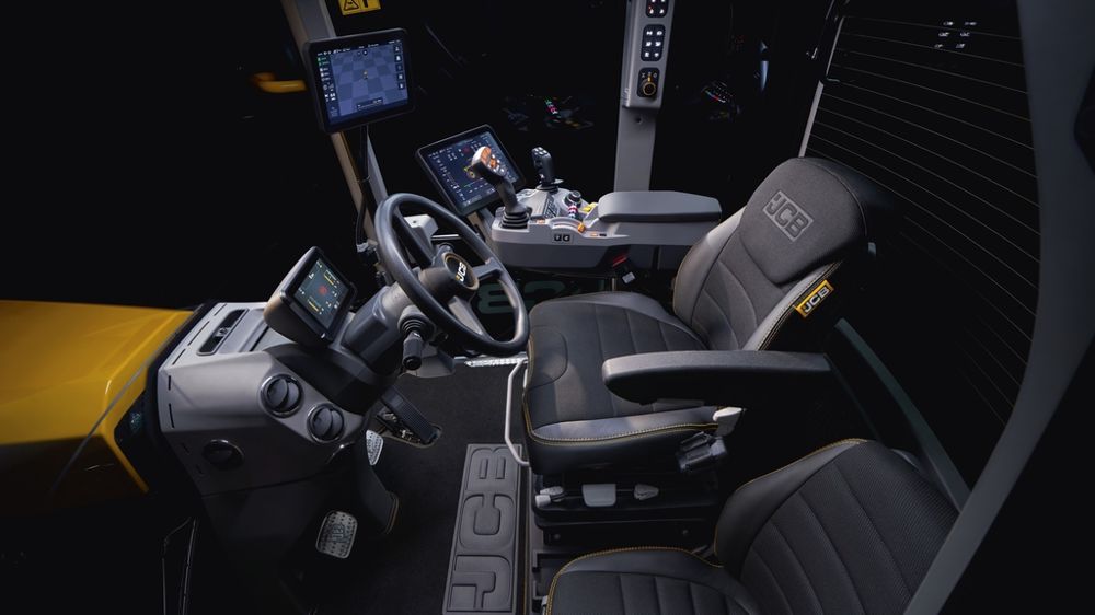 JCB lance le Fastrac 6000, à l'aise sur route et au champ