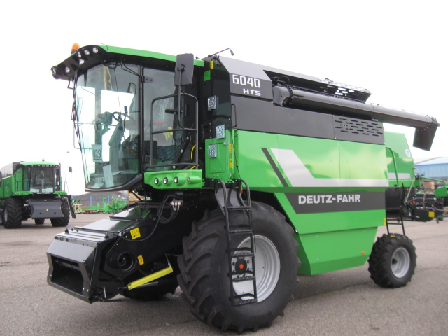 Fiche technique Moissonneuses batteuses DEUTZ-FAHR 6040 T Stage IIIB de ...